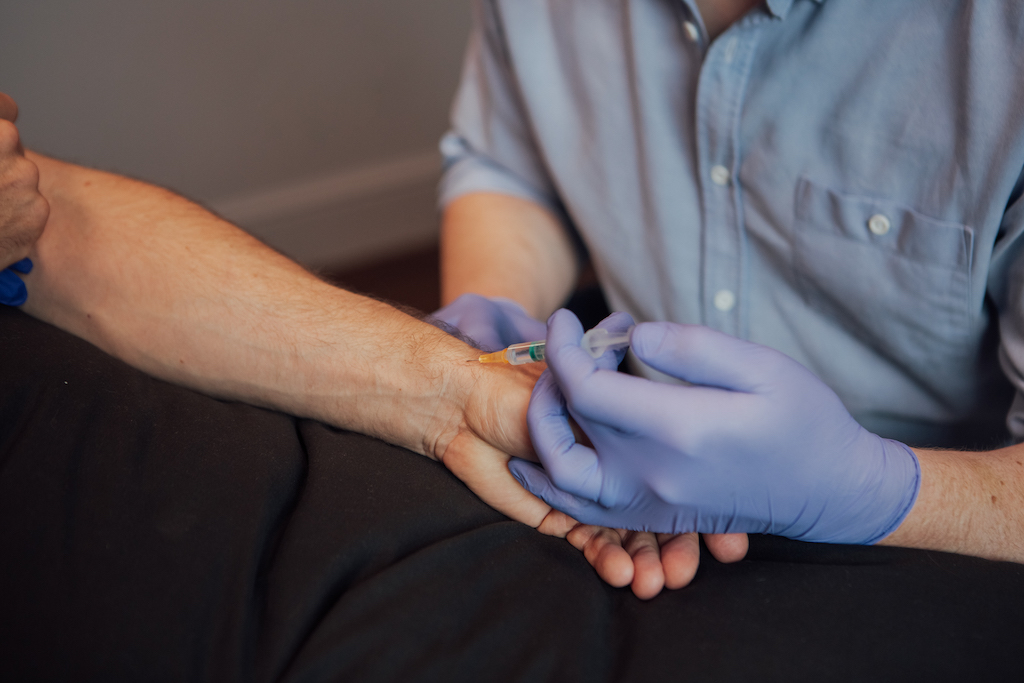 Treatment for De Quervain's Tenosynovitis - The Physios